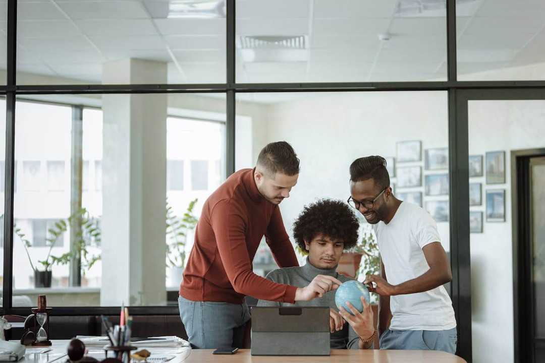 What Is a Multinational Corporation? Characteristics, and Types | Ascot ...